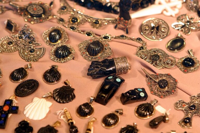 AZABACHE: ORIGEN Y PROPIEDADES DE PROTECCIÓN